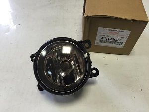 MN142091 Mitsubishi faro antiniebla