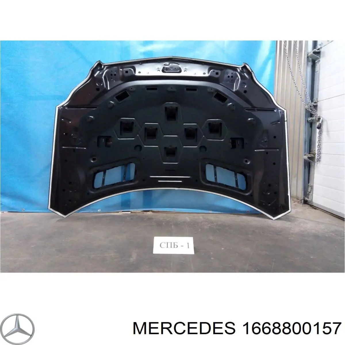1668800157 Mercedes capó del motor