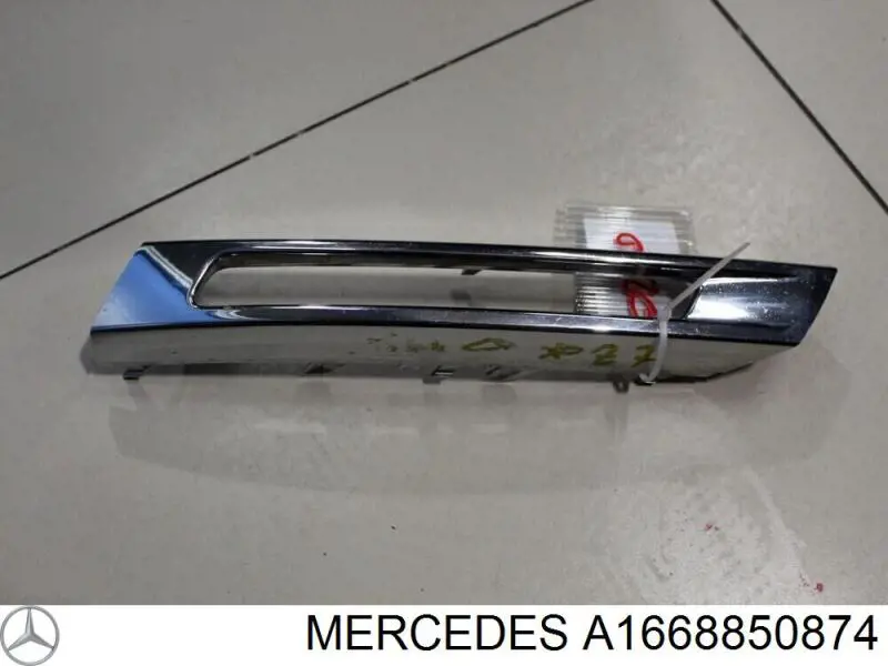A1668850874 Mercedes embellecedor, faro antiniebla derecho