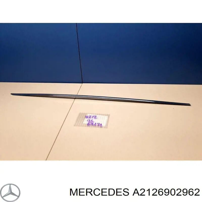 A2126902962 Mercedes moldura puerta trasera izquierda