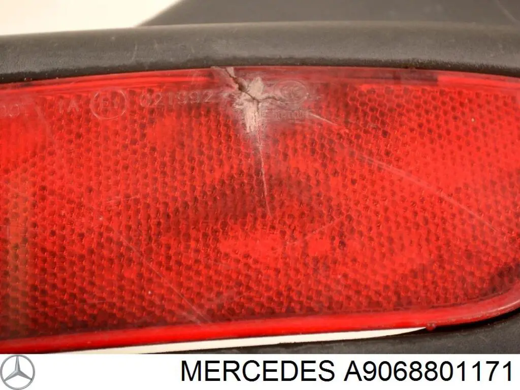 90688011719B51 Mercedes parachoques trasero, parte derecha
