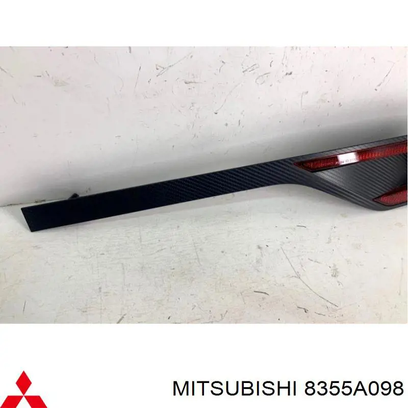 8355A098 Mitsubishi reflector, parachoques trasero, derecho
