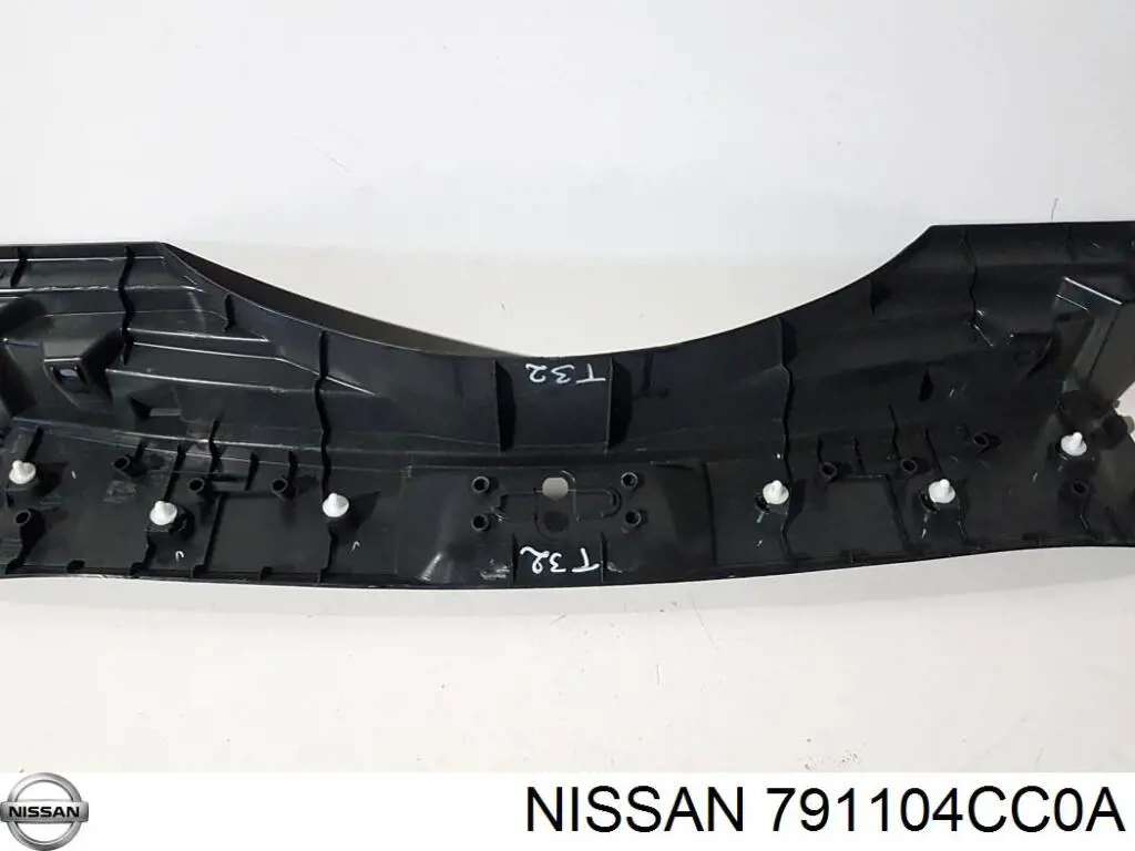 791104CC0A NISSAN panel del maletero trasero