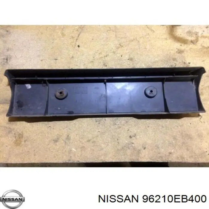 96210EB400 NISSAN/INFINITI Soporte de matricula delantera