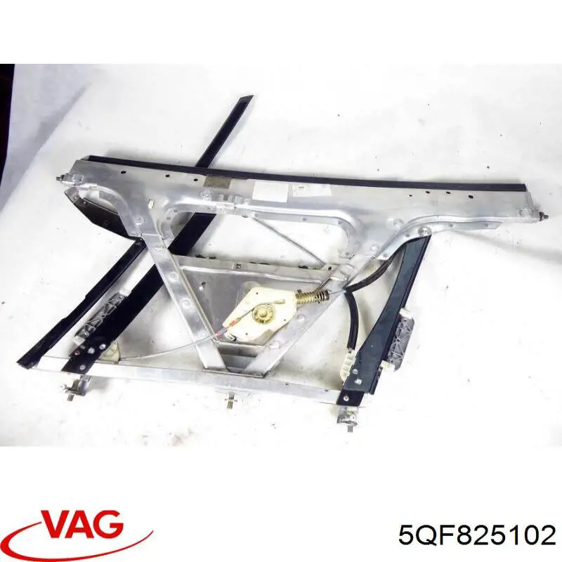 5QF825102 VAG Revestimiento de los bajos, trasero derecho