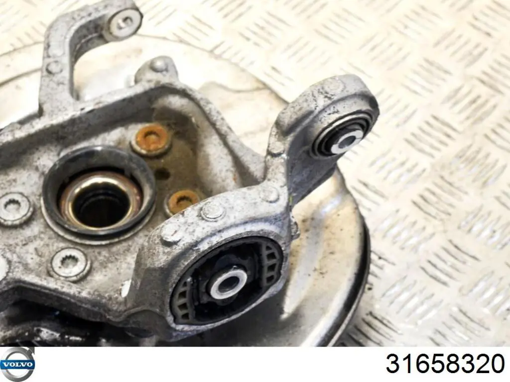 32395005 VOLVO muñón del eje, suspensión de rueda, trasero derecho