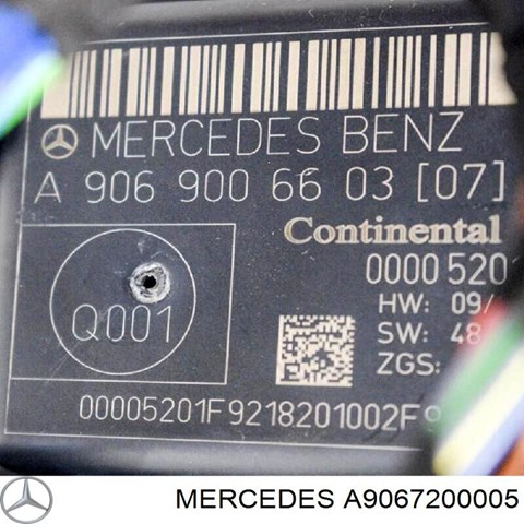 A906720000528 Mercedes puerta delantera izquierda