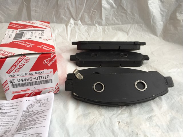044650T010 Toyota pastillas de frenos delanteras