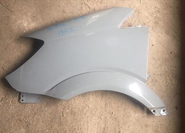 A9068810101 Mercedes guardabarros delantero izquierdo