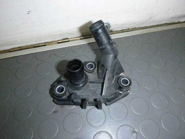 7701476282 Renault (RVI) brida de refrigerante