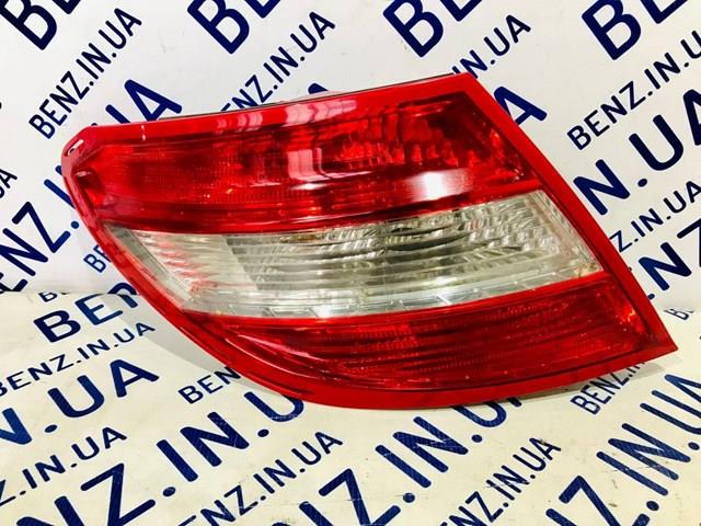 2049068302 Mercedes piloto posterior izquierdo