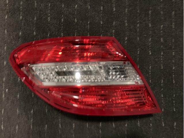 2048201964 Mercedes piloto posterior izquierdo