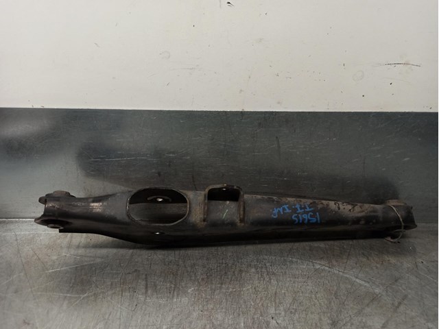 4113A011 Mitsubishi palanca trasera inferior izquierda/derecha