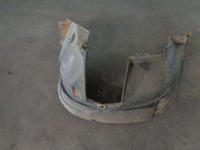 638400004R Renault (RVI) guardabarros interior, aleta delantera, derecho