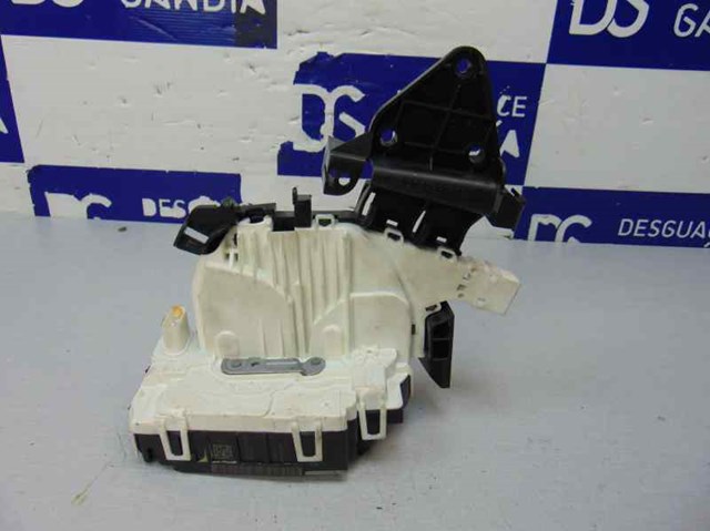 A2047301435 Mercedes cerradura de puerta trasera derecha