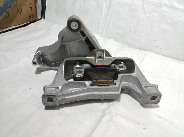 A2462402517 Mercedes soporte de motor derecho