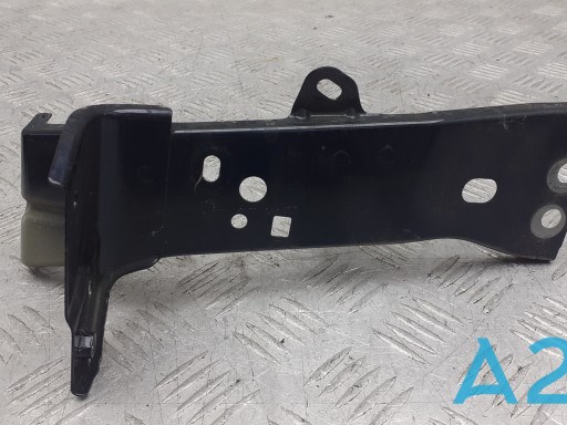B45A52240 Mazda soporte para guardabarros delantero, izquierda delantero