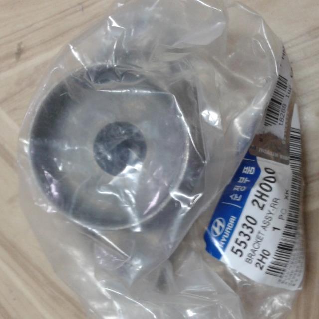 553302H000 Hyundai/Kia soporte amortiguador trasero