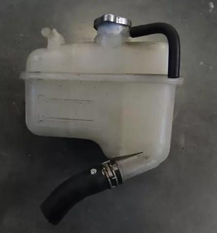 CY0115350A Mazda botella de refrigeración