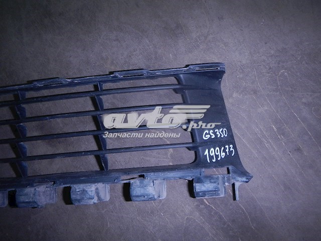 5311230240 TOYOTA Rejilla de ventilación, parachoques trasero, central