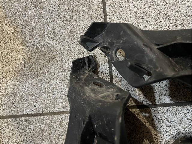 8K0805608C VAG soporte, faro principal delantero derecho