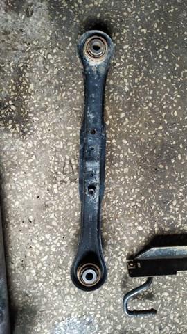 LR029576 Land Rover barra transversal de suspensión trasera