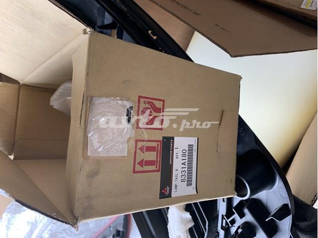 8331A180 Chrysler piloto posterior interior derecho