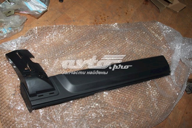 LR010623 Land Rover moldura de puerta trasera derecha