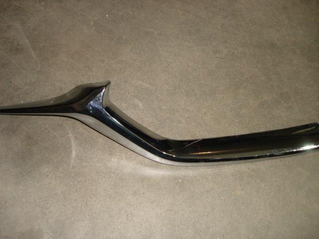 KB8A507J1B Mazda moldura de rejilla de radiador derecha