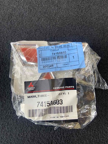 7415A603 MITSUBISHI Emblema de la parrilla del radiador