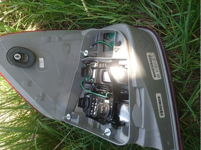 1649064300 Mercedes piloto posterior derecho