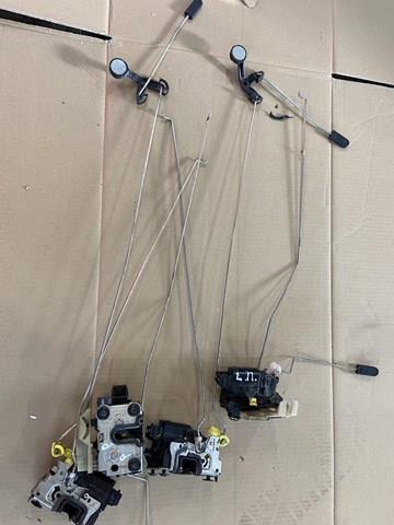 805038137R Renault (RVI) cerradura de puerta delantera izquierda