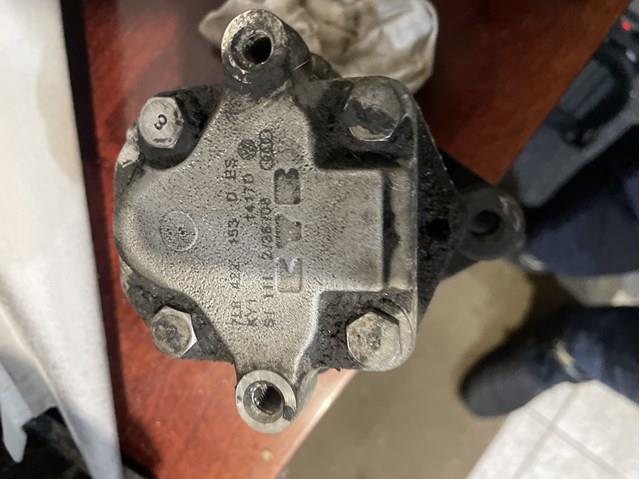 7L8422153D VAG bomba hidráulica de dirección
