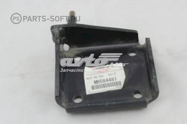 MB584481 Mitsubishi placa superior trasera, brida de ballesta