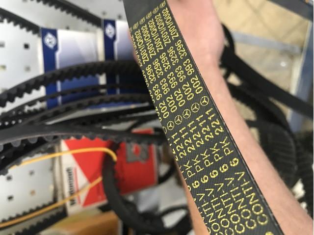 0029933296 Mercedes correa trapezoidal