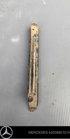 A2038801214 Mercedes soporte deparachoques delantero derecho