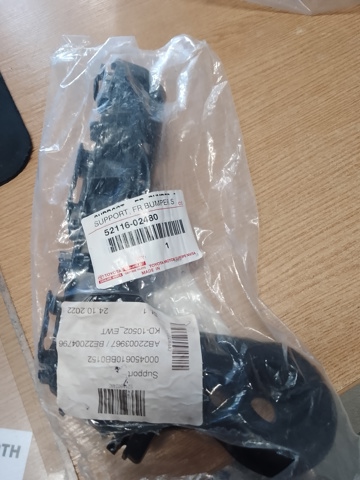 5211602480 TOYOTA Soporte de parachoques delantero izquierdo