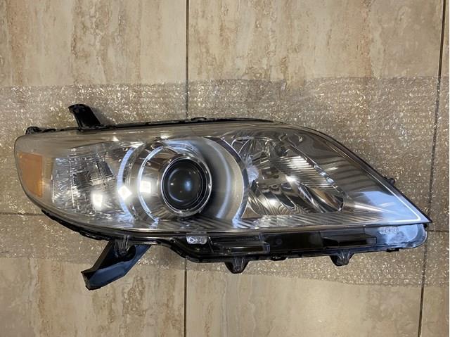 8111008030 TOYOTA faro derecho