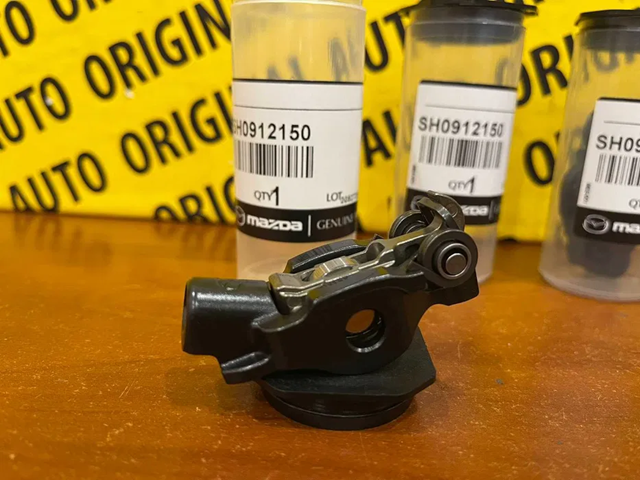 SH0912150 MAZDA palanca oscilante, distribución del motor, lado de escape