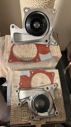 210105481R Renault (RVI) bomba de agua
