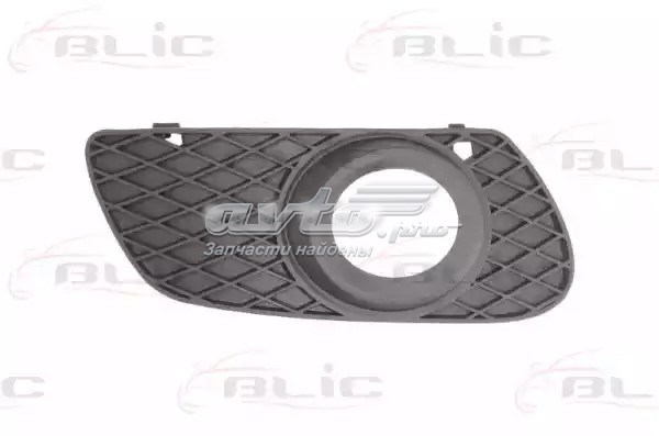 1648851023 Mercedes embellecedor, faro antiniebla derecho